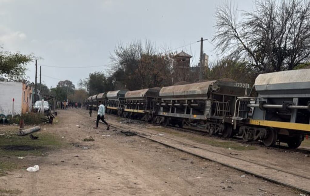 Descarriló un tren y se desprendieron vagones en Córdoba: un niño de 10 ...