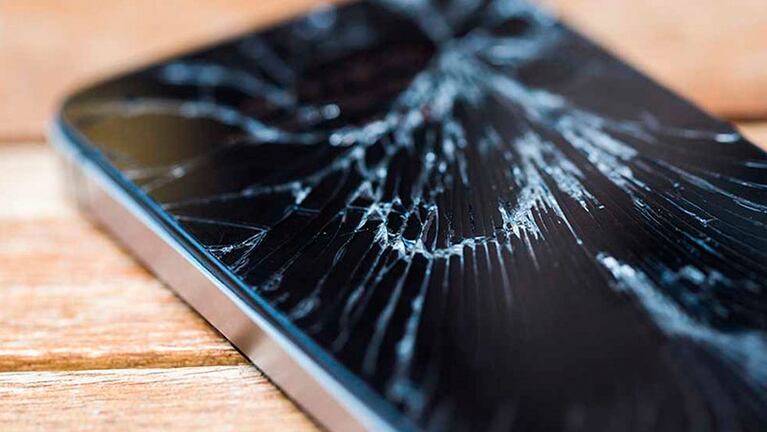 Cómo arreglar la pantalla rota del teléfono sin gastar un peso | ElDoce